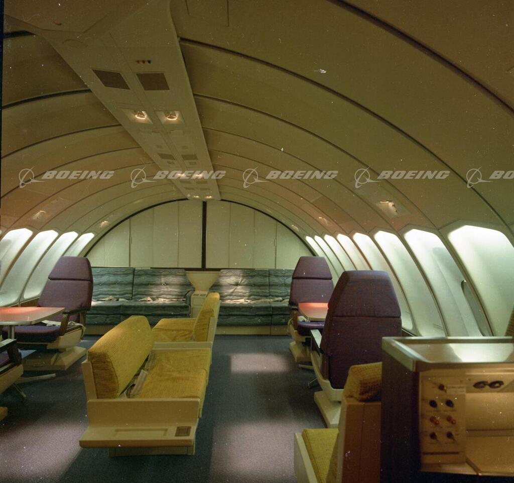 Boeing Images - Boeing 747 FIrst Class Upstairs - TWA