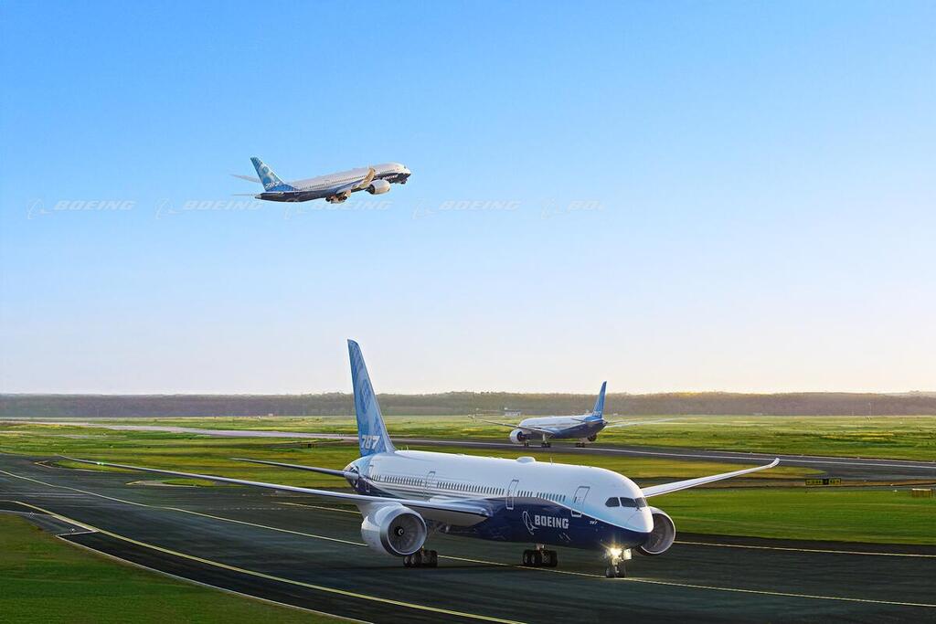 Boeing Images - Boeing 787 Dreamliner Family on Tarmac and In-flight