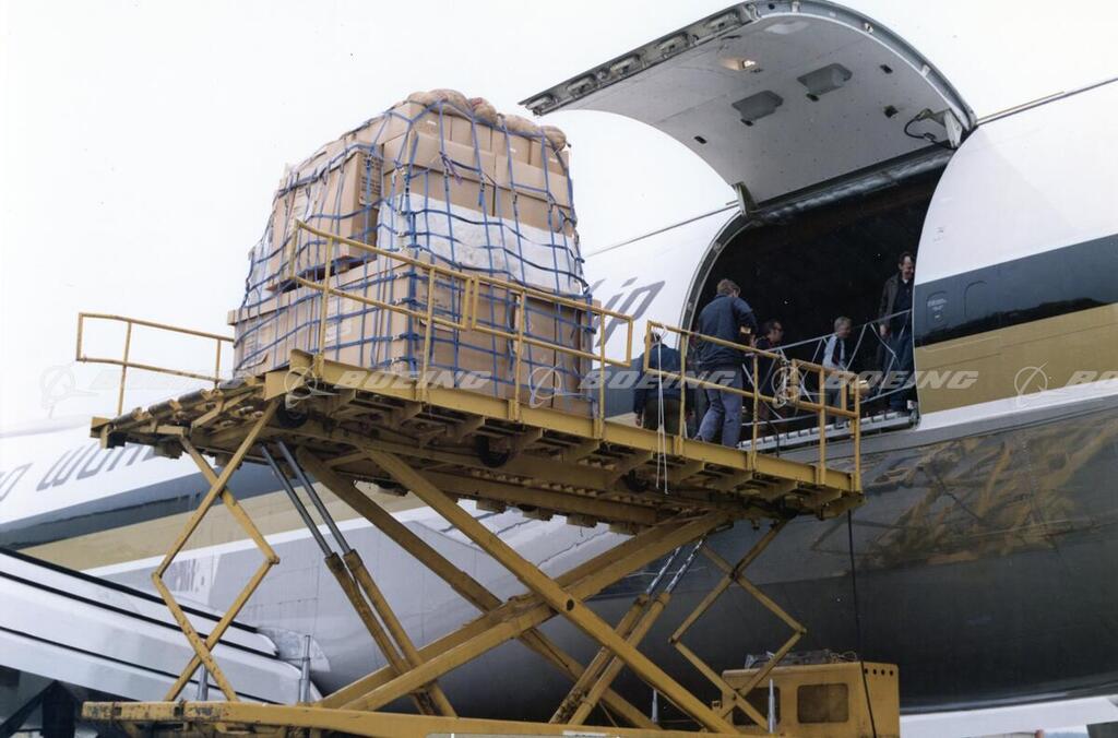 Boeing Images - Boeing 747 Cargo Loading
