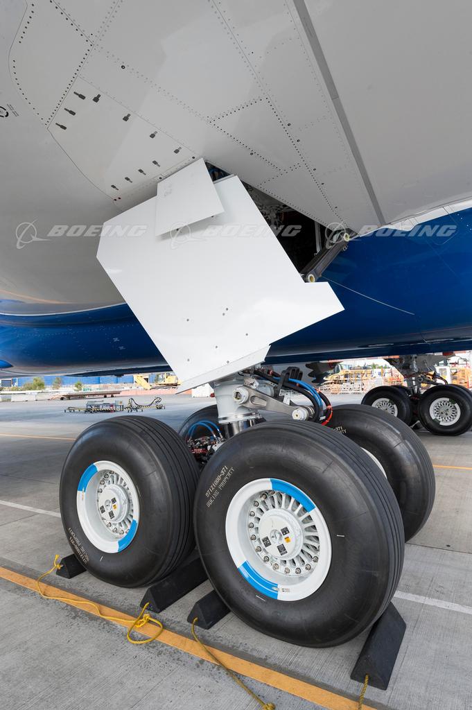 Boeing Images - 787-9 Landing Gear