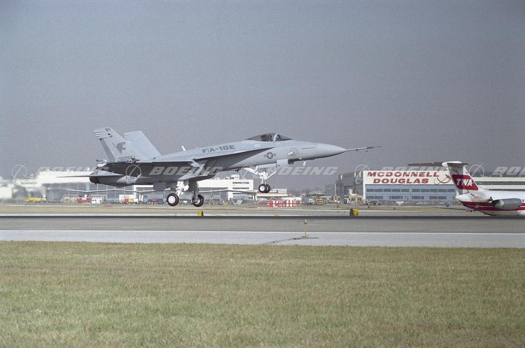 Boeing Images - F/A-18E/F Super Hornet First Flight Landing at St ...