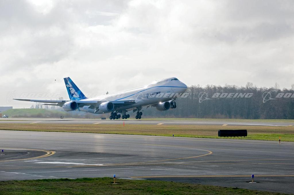 Boeing Images - 747-8 Freighter Begins its Inaugural Flight