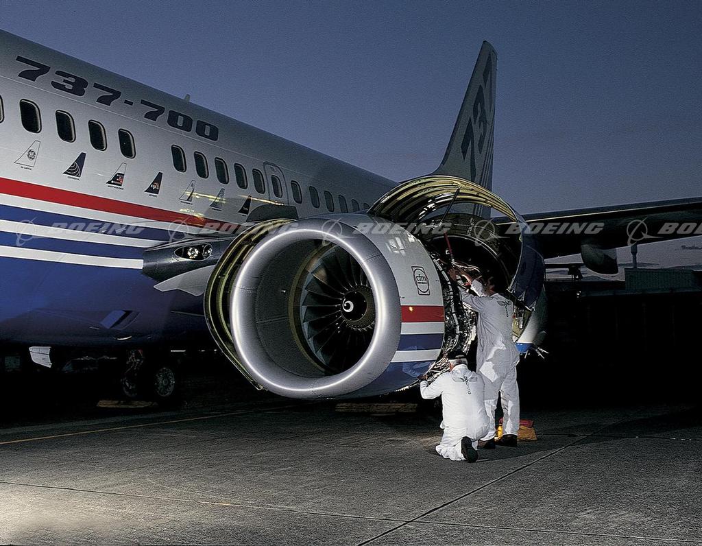 Boeing Images - 737-700 Engine Maintenance