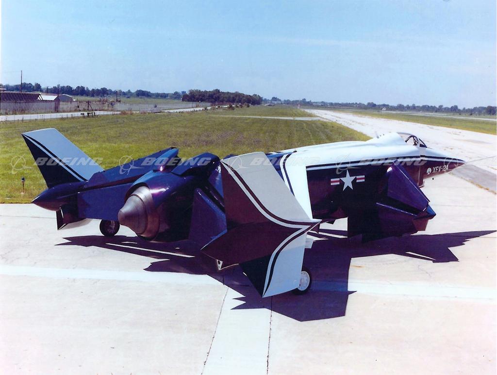 Boeing Images - Rockwell XFV-12A Taxis on flight Ramp