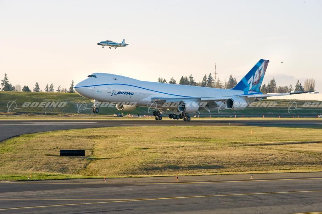 Boeing Images - 747-8 Touches Down on First Flight
