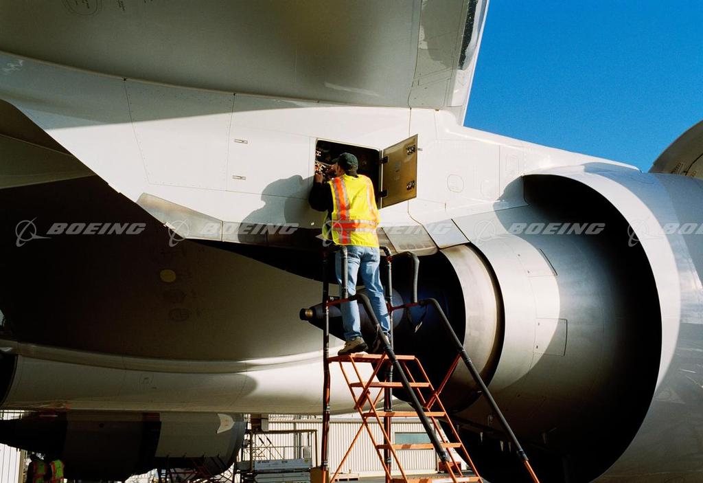 Boeing Images - Crews Prepare the Boeing 777-300ER for its Maiden Flight