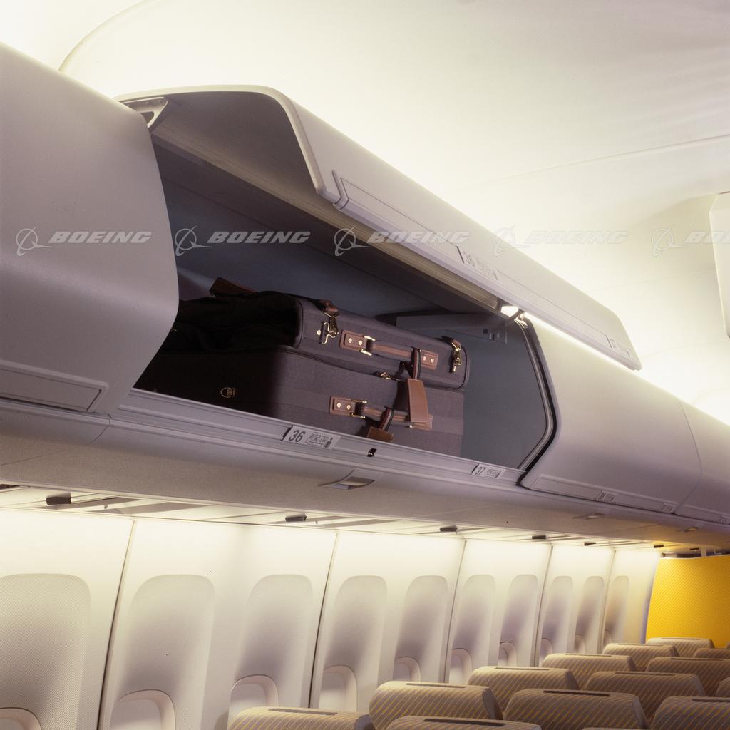 Boeing Images - 747-400 Overhead Bin