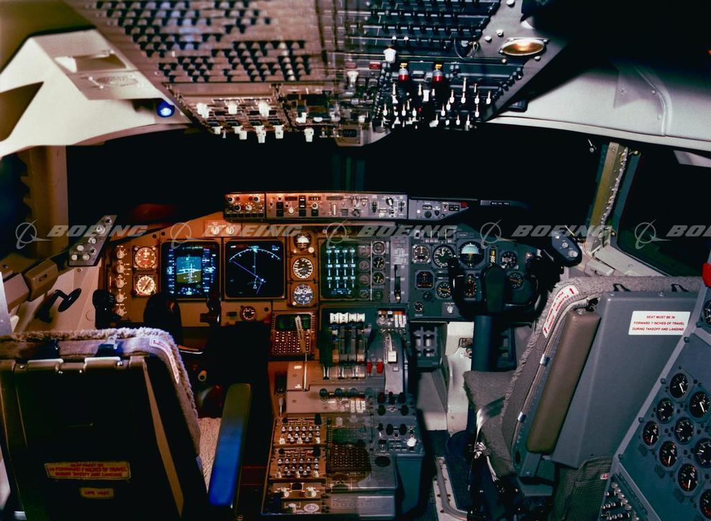 Boeing 747 100 Cockpit