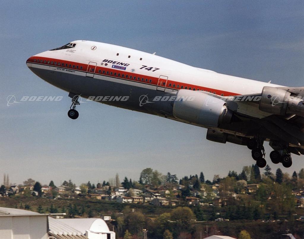 Boeing Images - 747-100 with Test Engine