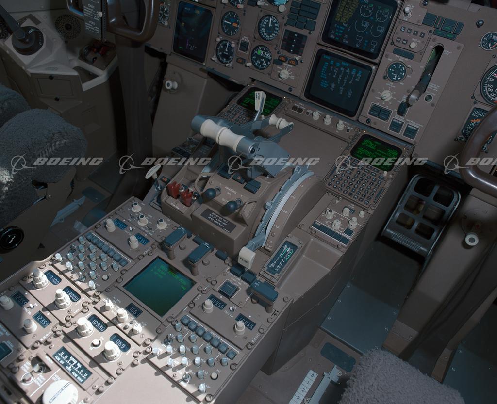 Boeing Images - 767-300 Flight Deck Controls