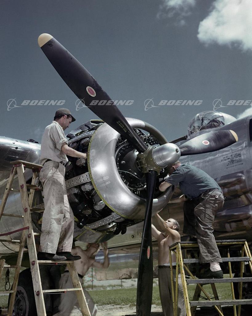 Boeing Images - B-25 Mitchell Engine Maintenance