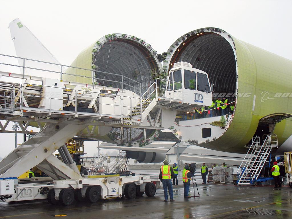 Boeing Images - Dreamlifter and Cargo Loader in Position at Everett ...