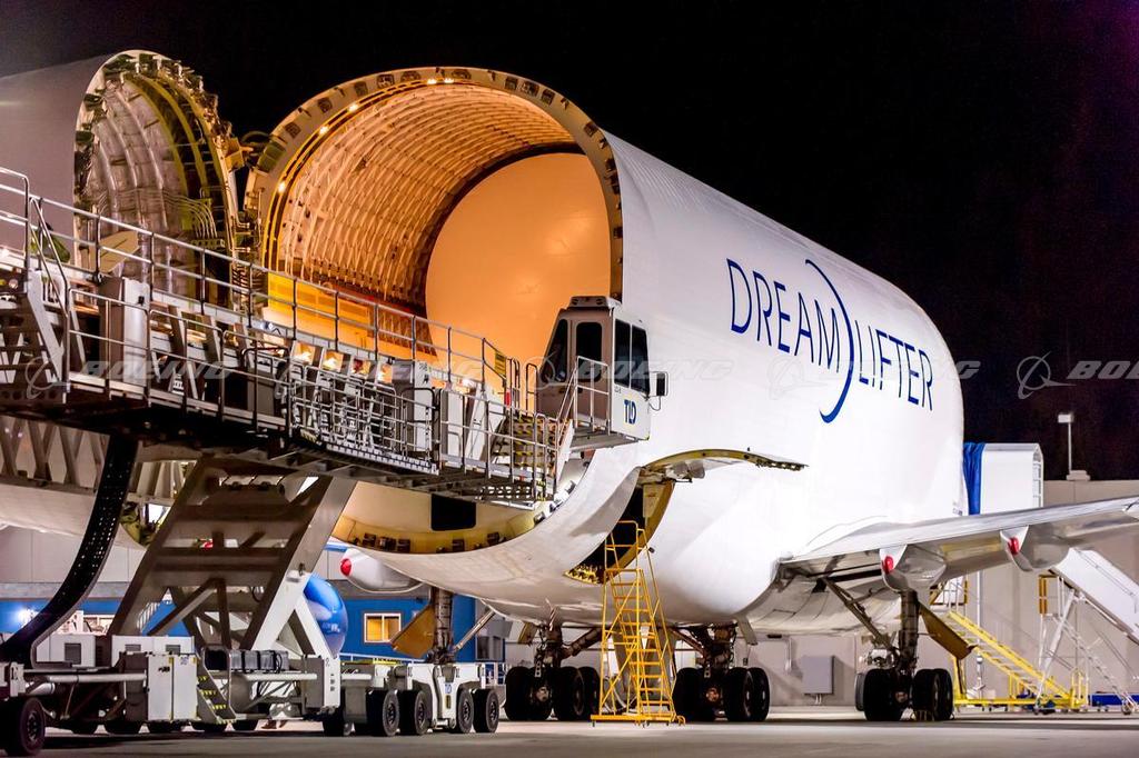 Boeing Images - Boeing Dreamlifter Unloading 787 Forward and Aft Sections