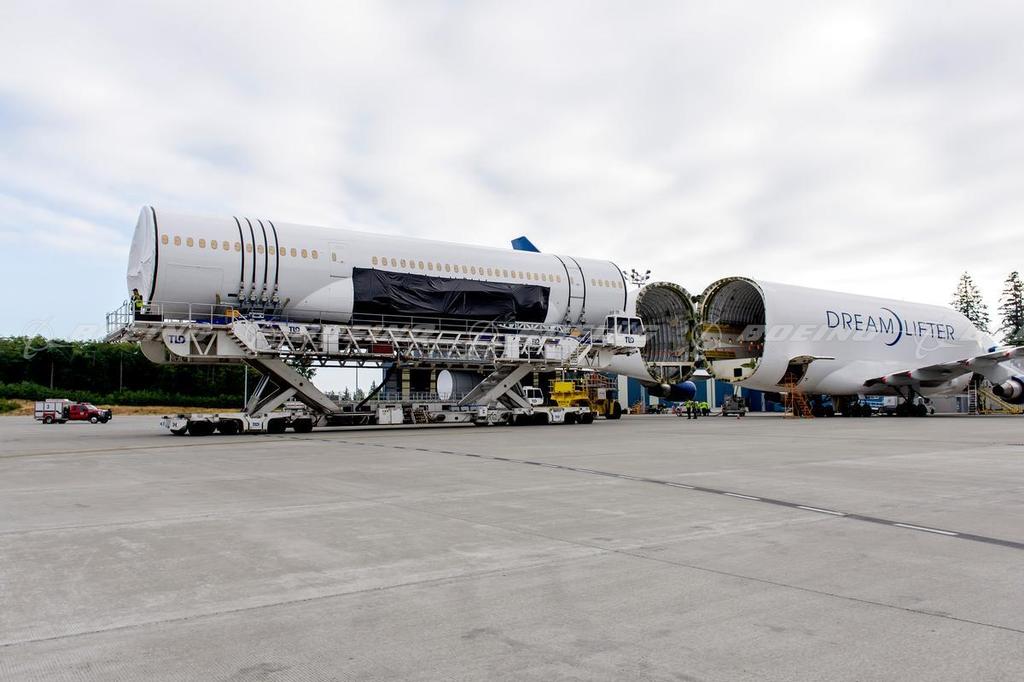 Boeing Images - Boeing Dreamlifter Unloading 787 Middle Body Sections