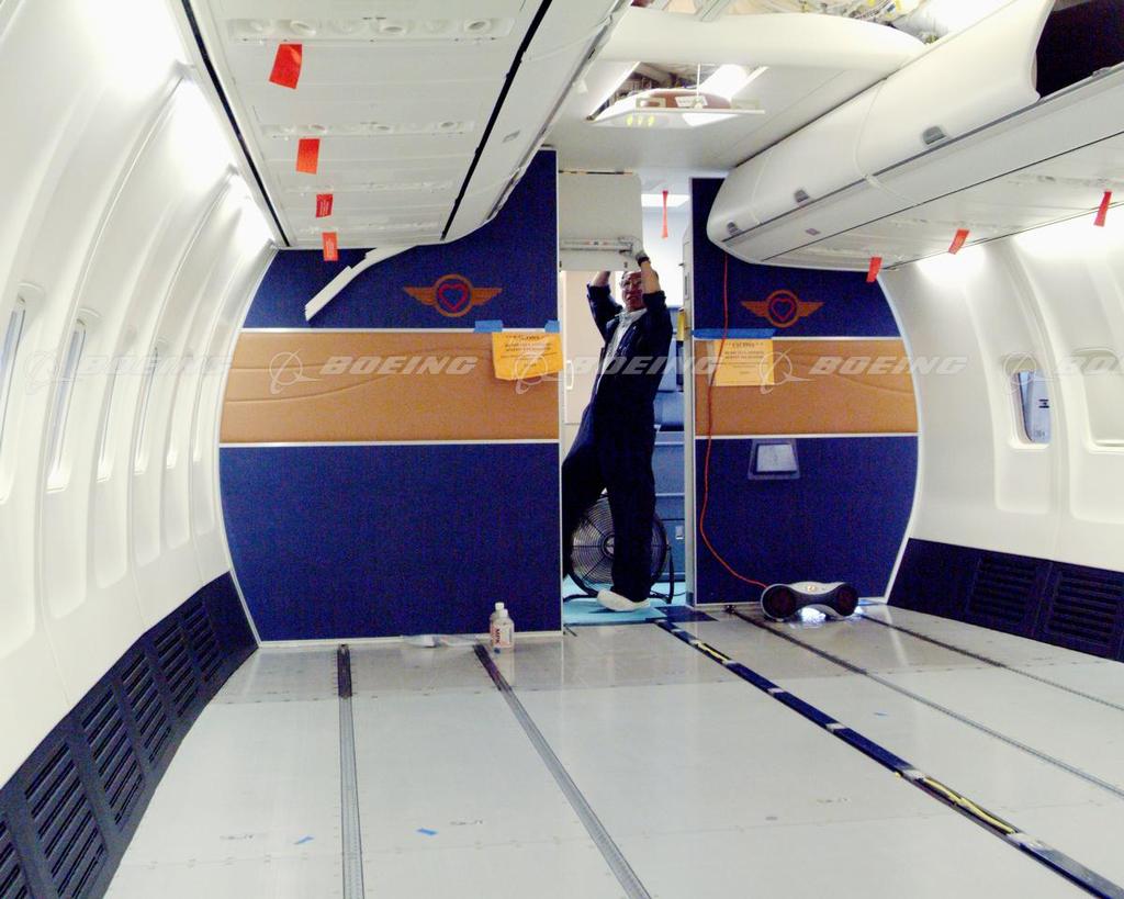 Boeing Images - 737-700 Interior Installation