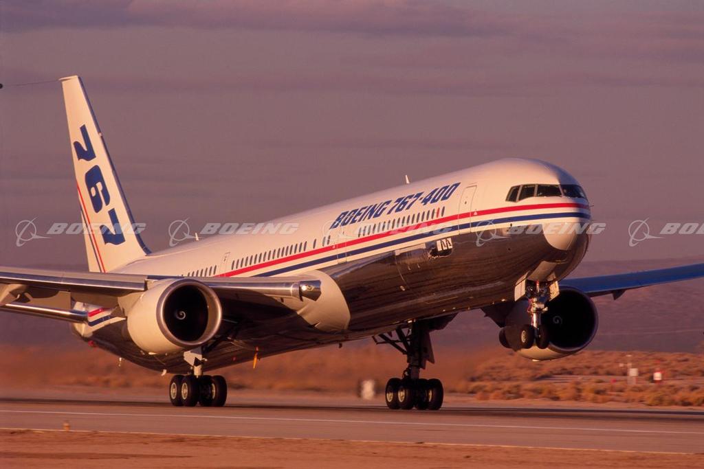 Boeing Images - 767-400 Taking Off