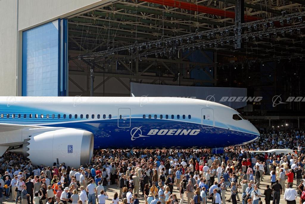 Boeing Images - Boeing Celebrates Rollout of 787 Dreamliner