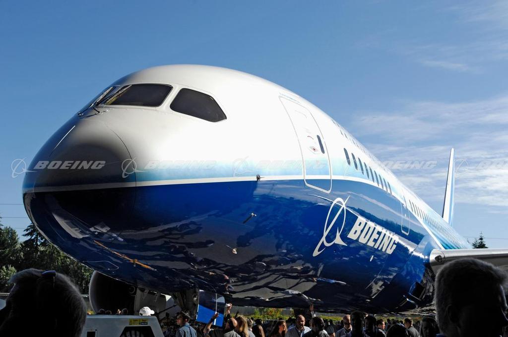 Boeing Images - Boeing Celebrates Rollout of 787 Dreamliner
