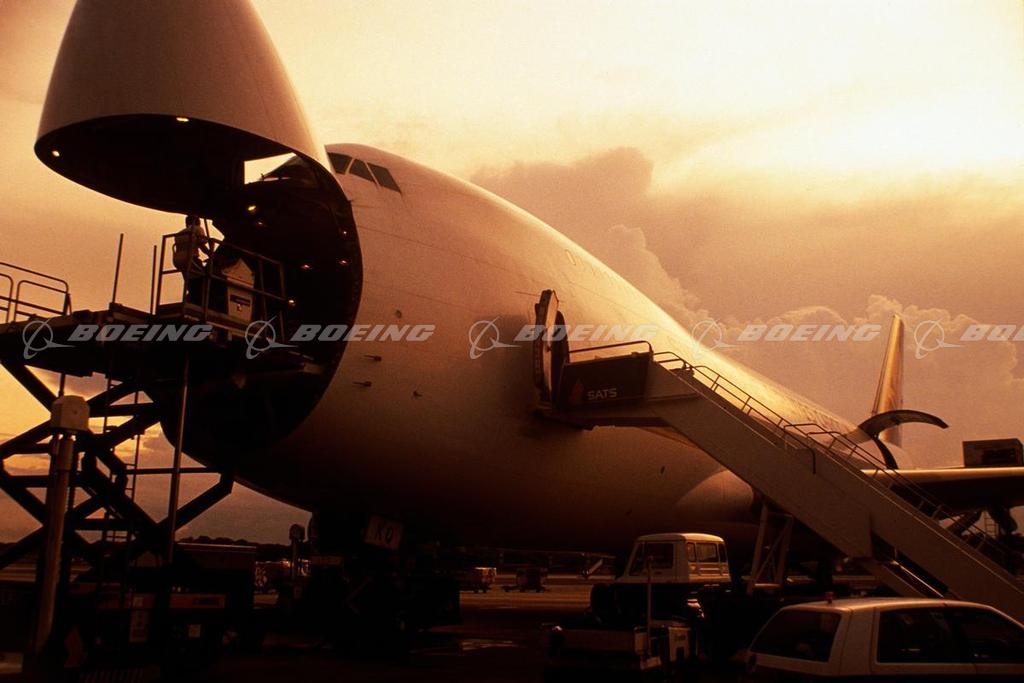 Boeing Images - Boeing 747-400F Freighter Loads Cargo