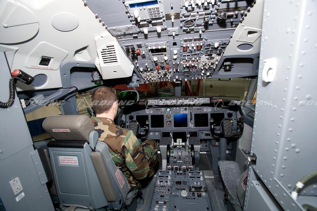 Boeing Images - C-40C Executive Transport Flight Deck