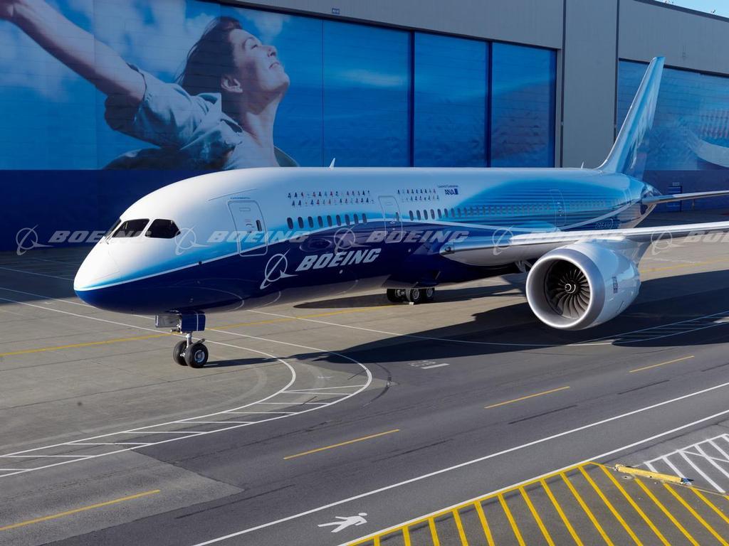 Boeing Images - Boeing Celebrates Rollout of 787 Dreamliner