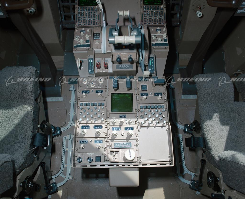 Boeing Images - 767-300 Flight Deck Controls