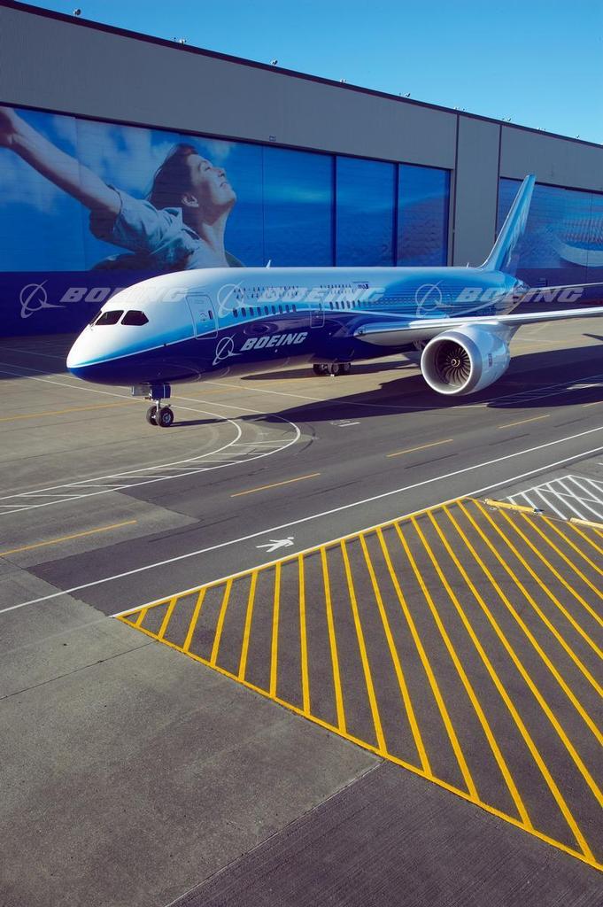 Boeing Images - Boeing Celebrates Rollout of 787 Dreamliner