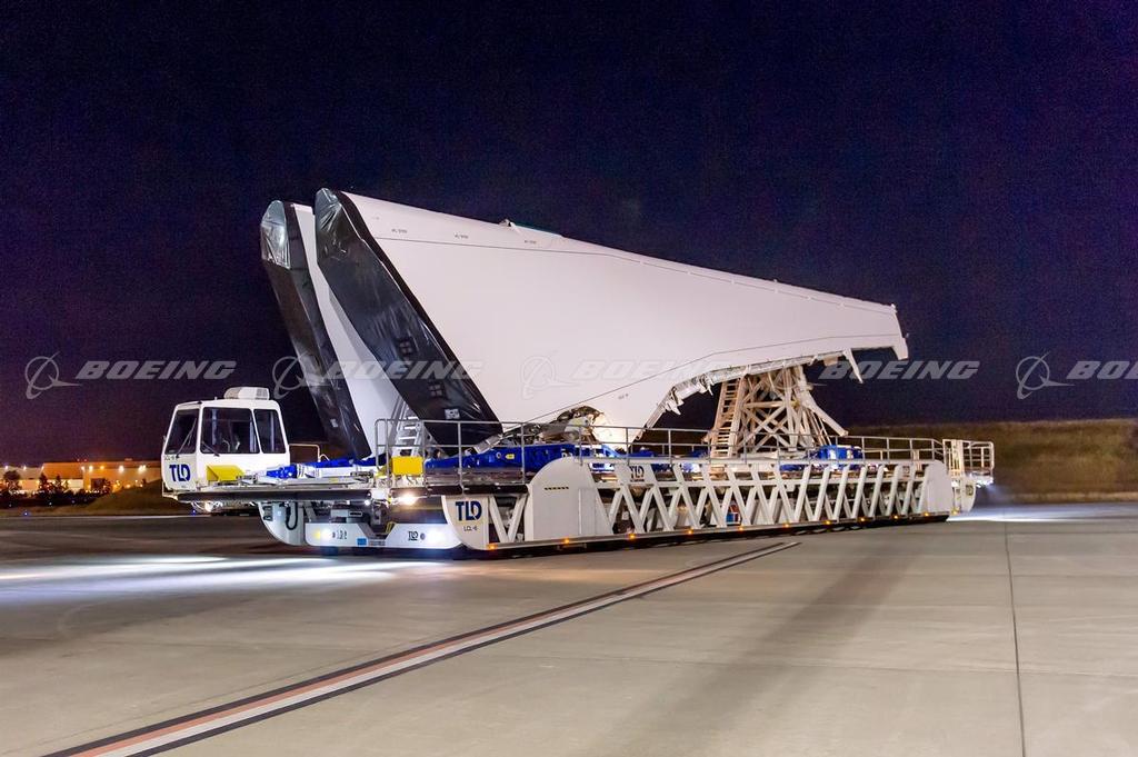 Boeing Images - Boeing Dreamlifter Unloading 787 Wings