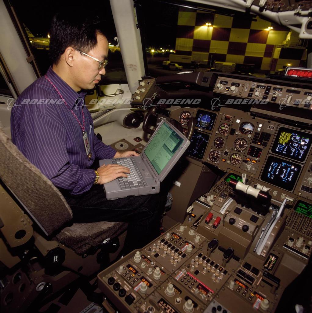 Boeing Images - Boeing Portable Maintenance Aid