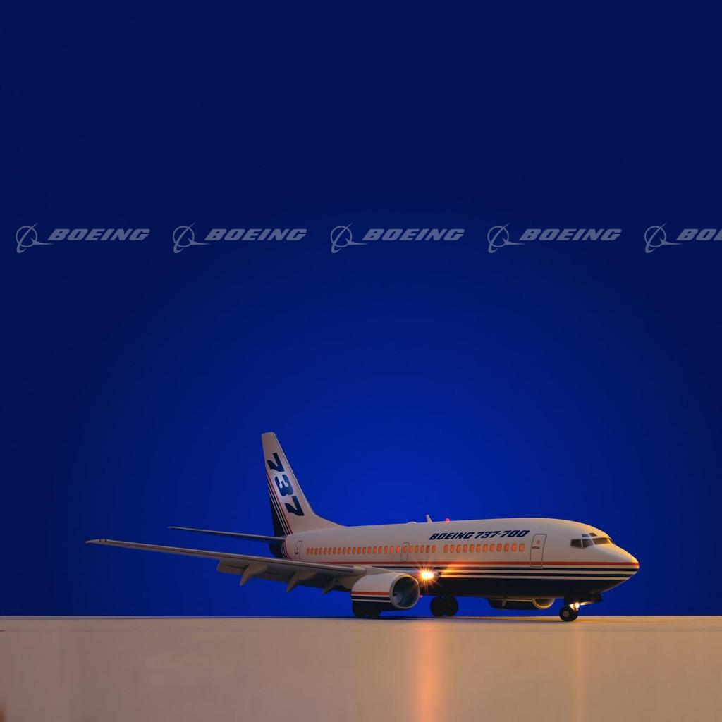 Boeing Images - Boeing 737-700