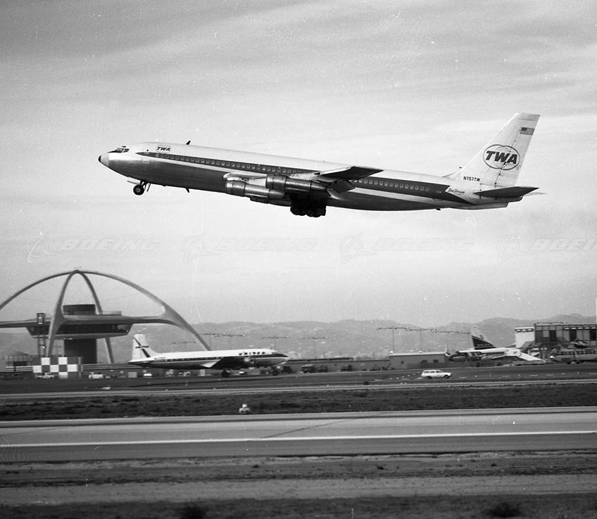 Boeing Images - Boeing 707 Depart from LAX 1961