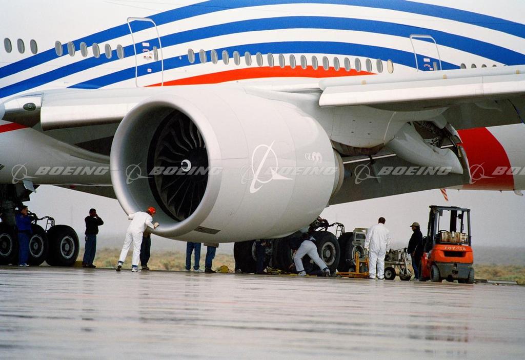 Boeing Images - 777-300ER Engine Maintenance