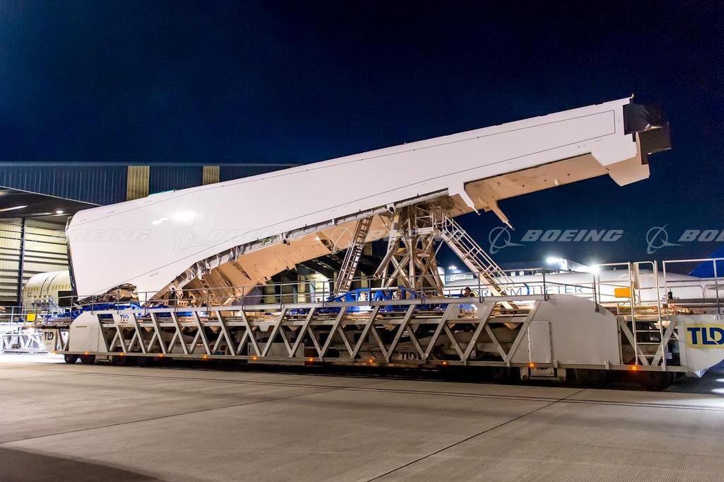 Boeing Images - Boeing Dreamlifter Unloading 787 Wings
