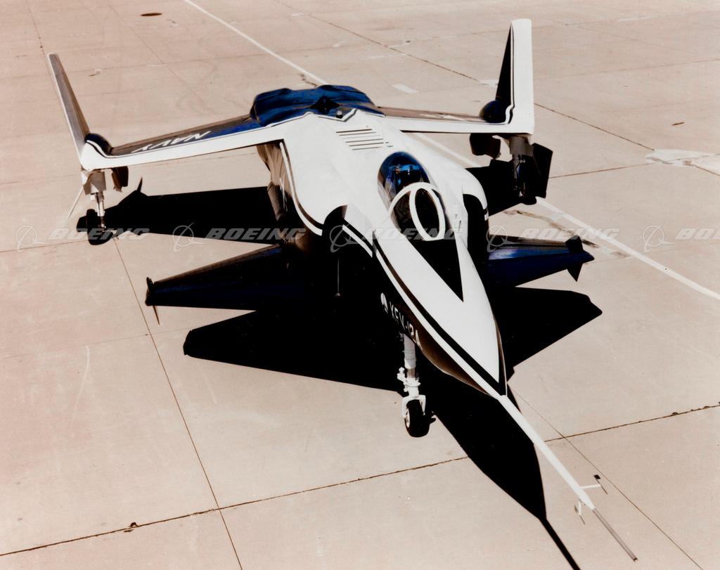 Boeing Images - Rockwell XFV-12A on flight Ramp