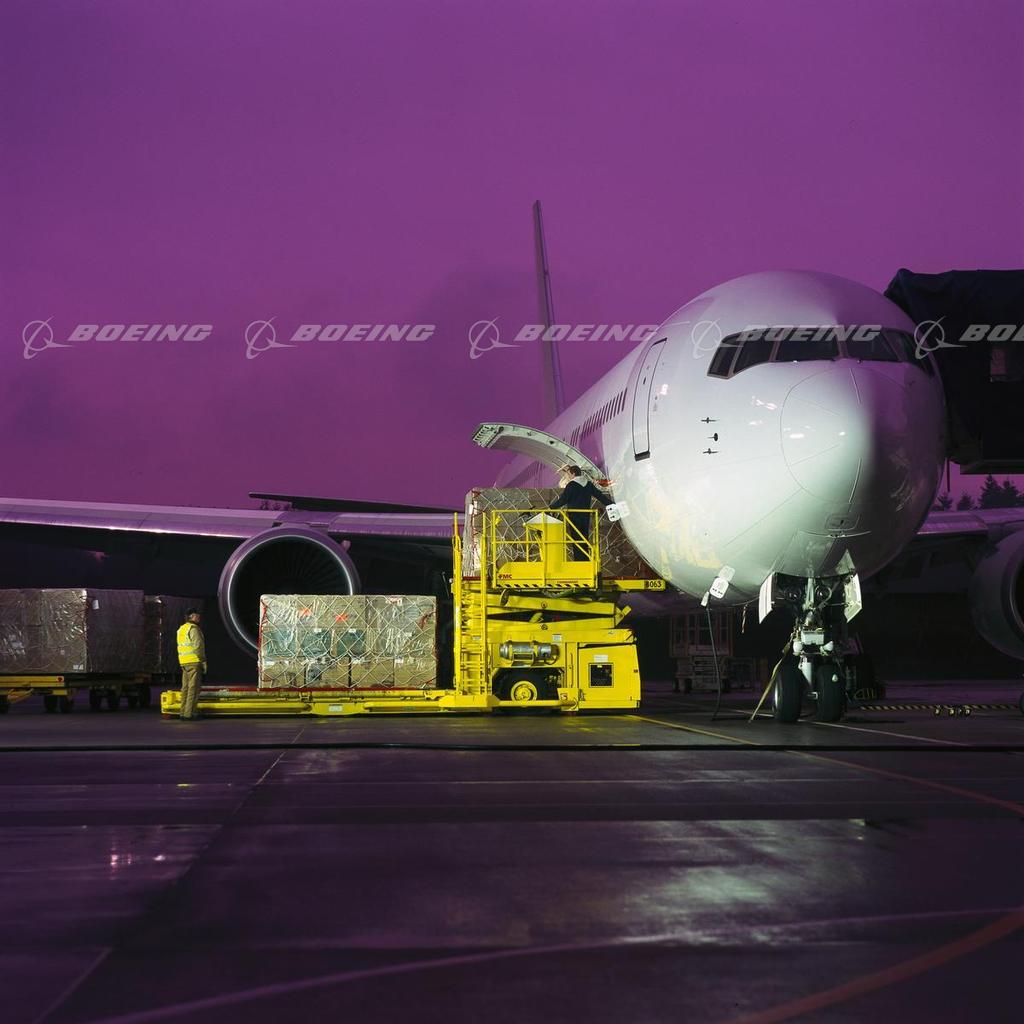 Boeing Images - 767-300 loading air cargo