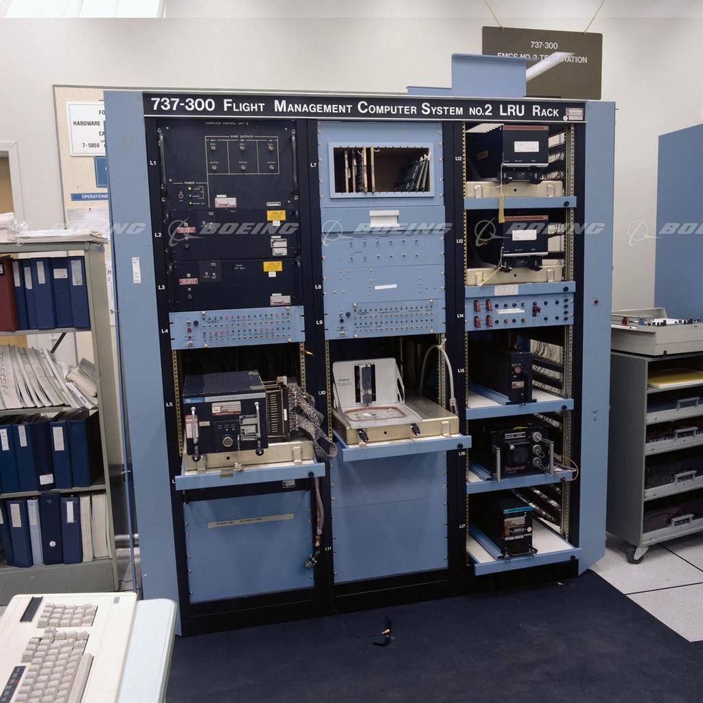 Boeing Images - Flight Systems Laboratory 737-300 Flight Management ...