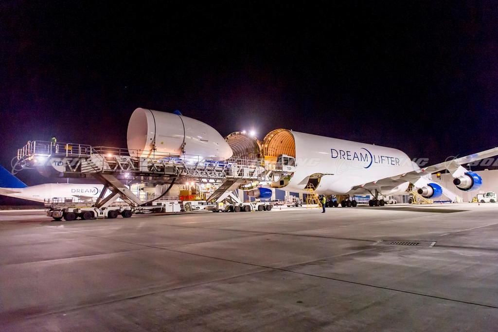 Boeing Images - Boeing Dreamlifter Unloading 787 Forward and Aft Sections