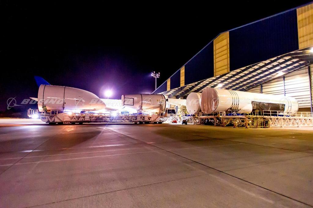 Boeing Images - Boeing Dreamlifter Unloading 787 Forward and Aft Sections