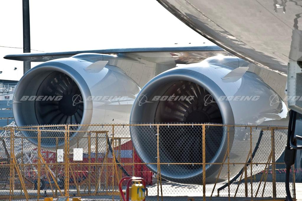 Boeing Images - Boeing Successfully Completes 747-8 Freighter Engine Runs