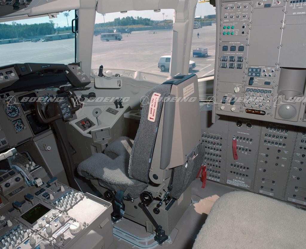 Boeing Images - 767-300 Flight Deck