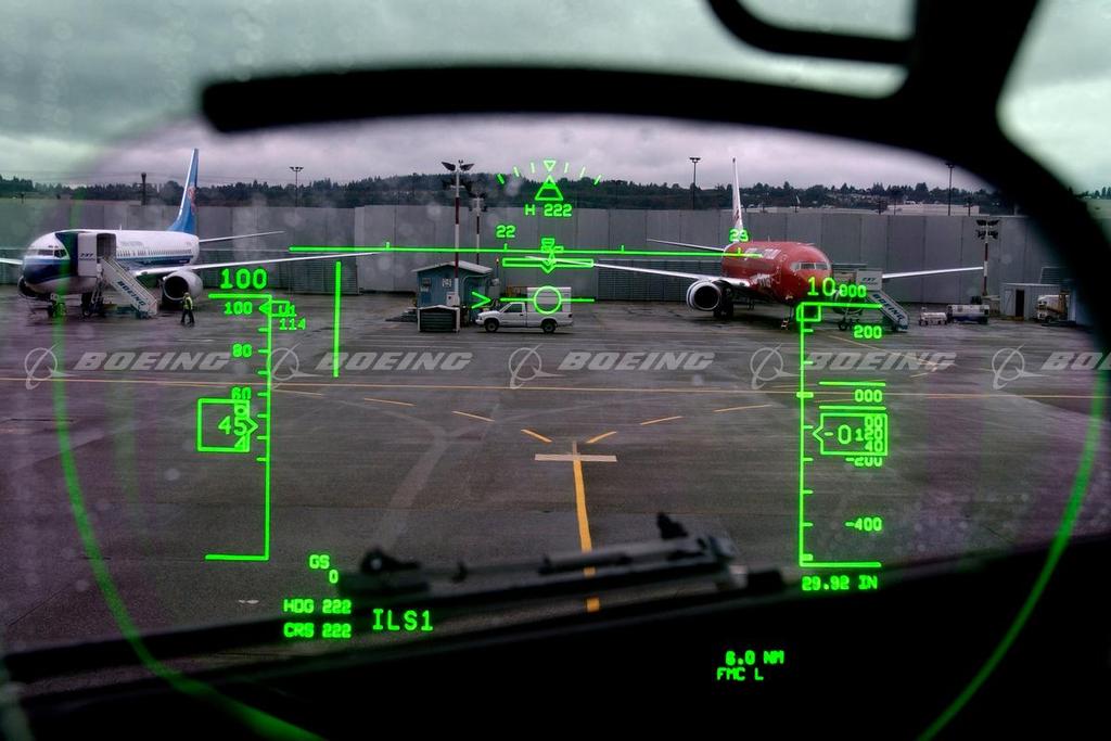 Boeing Images - 737 Head-Up Display (HUD)
