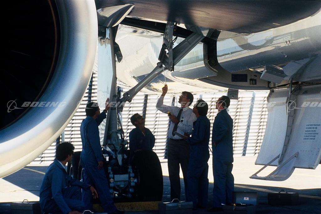 Boeing Images - 757 Landing Gear Inspection