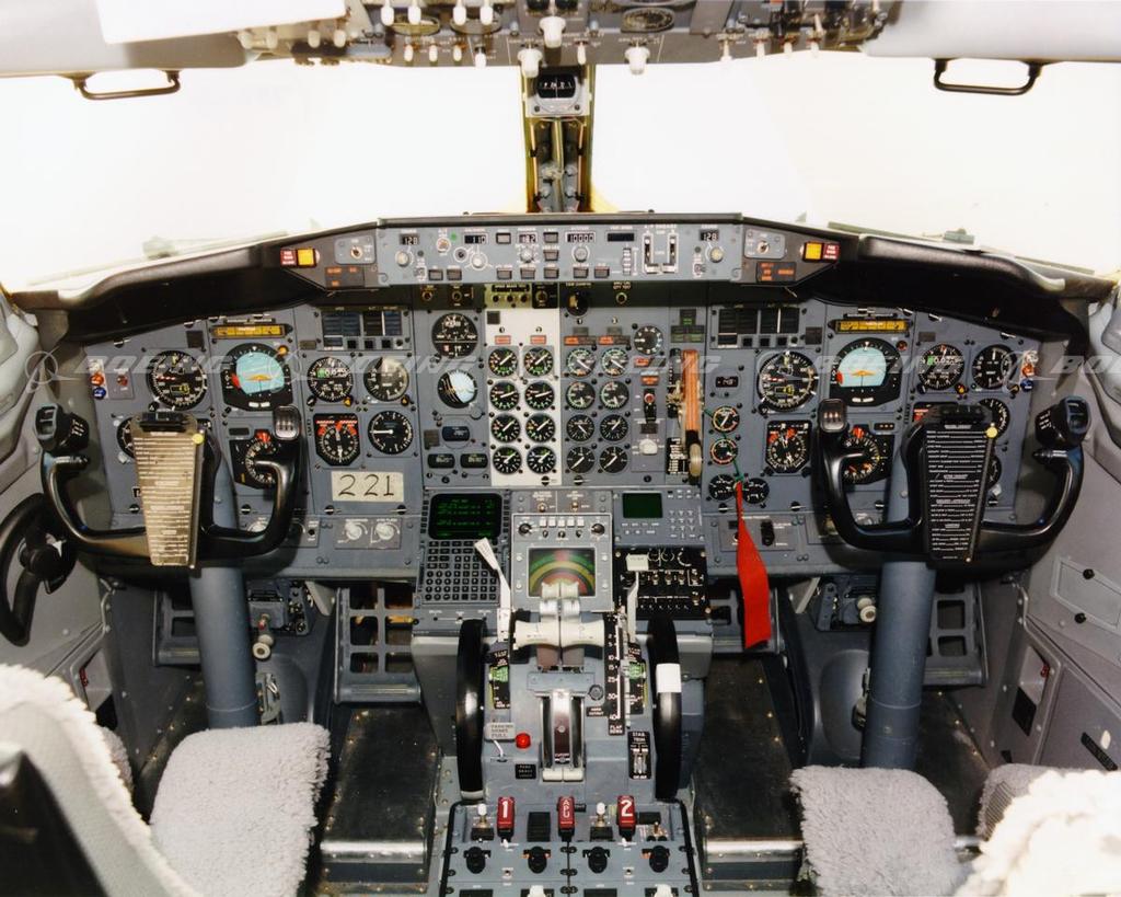 Boeing 737 300 Cockpit