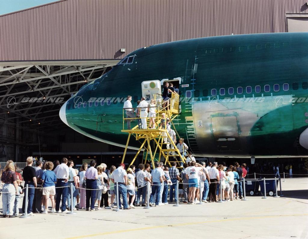 Boeing Images - Crowds Line Up to Board an Unpainted 747-200 on Static ...