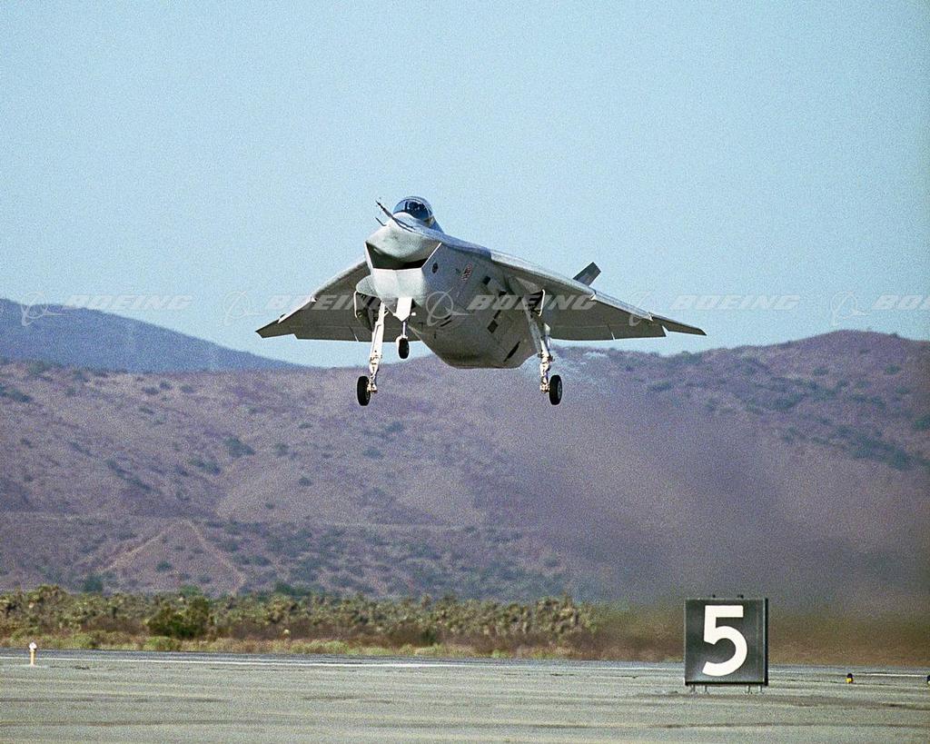 Boeing Images - X-32AJoint Strike Fighter Flight Test Landing