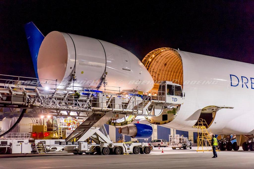 Boeing Images - Boeing Dreamlifter Unloading 787 Forward and Aft Sections