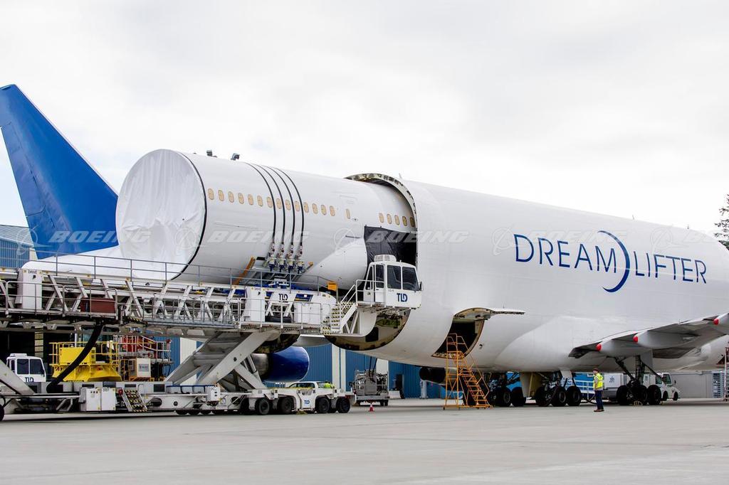 Boeing Images - Boeing Dreamlifter Unloading 787 Middle Body Sections