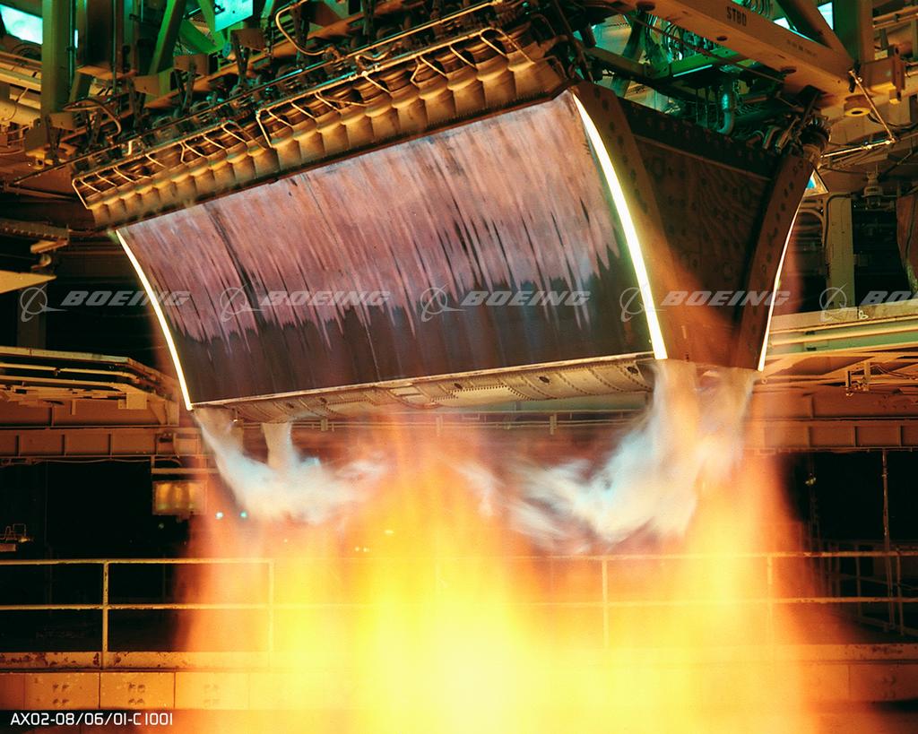 Boeing Images - XRS-2200 Linear Aerospike Engines Undergo Hot-Fire Test