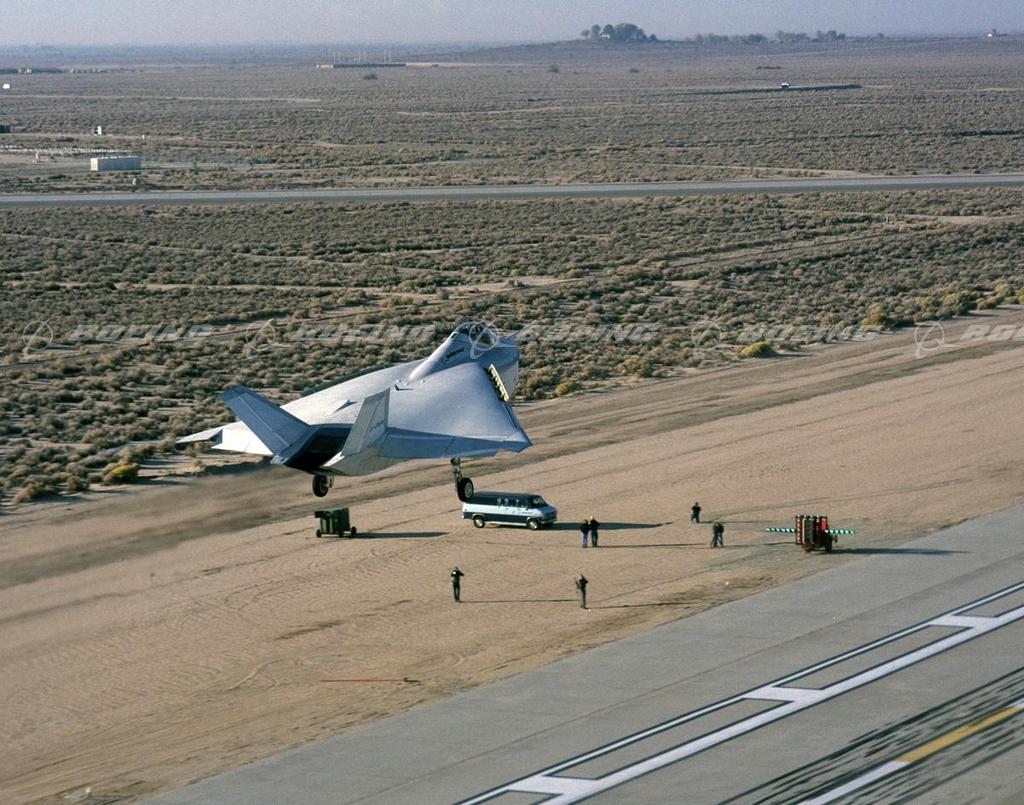 Boeing Images - X-32A Joint Strike Fighter (JSF) Demo