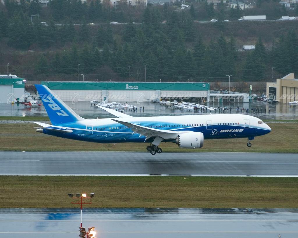 Boeing Images - Boeing 787 Dreamliner Completes First Flight
